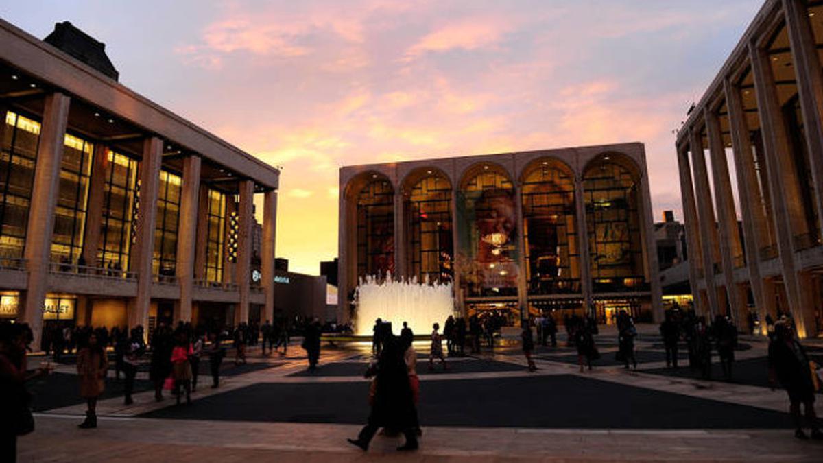 New York Fashion Week Tak Boleh lagi Pakai Lincoln Center - Lifestyle ...