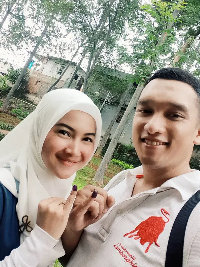3 Fakta tentang Dewi Ariani, Istri Giovanni Tobing yang S2 dan Berhijab ...