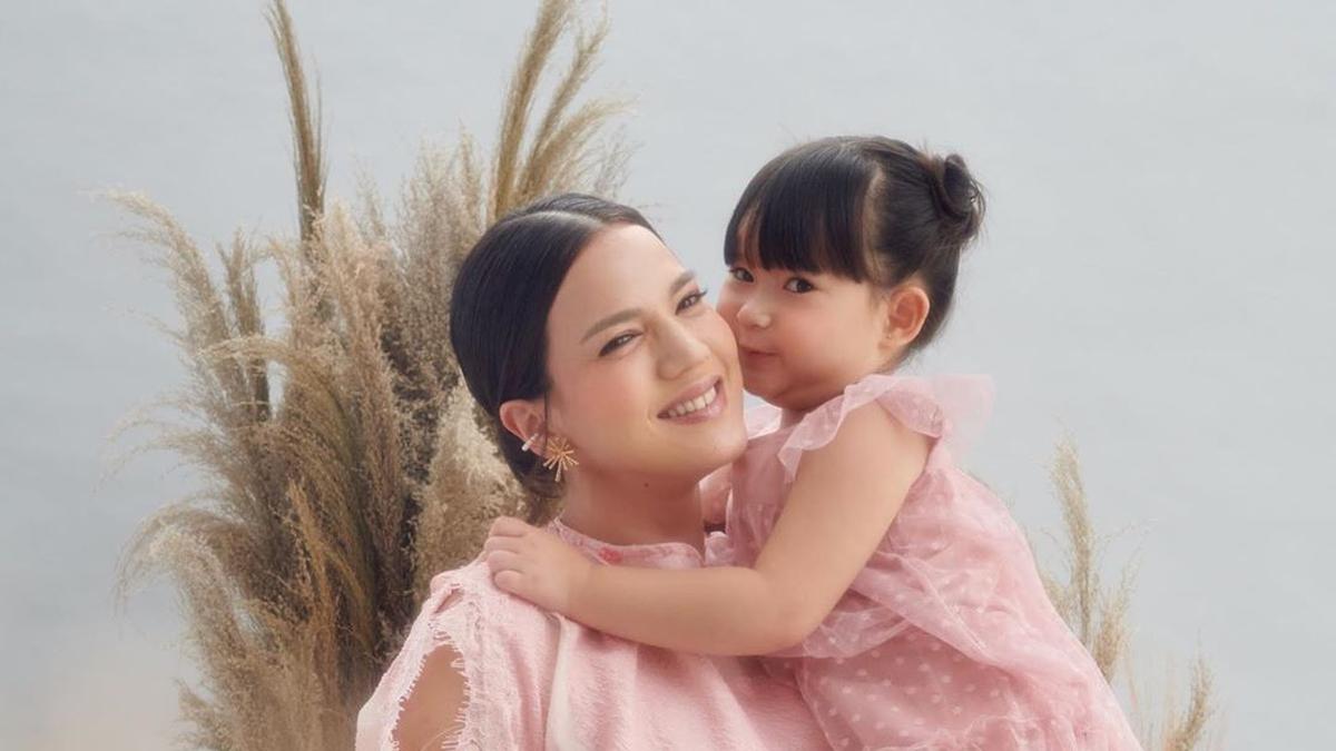 Anak Alice Norin Luka di Belakang Telinga, Diduga Digigit Tomcat ...