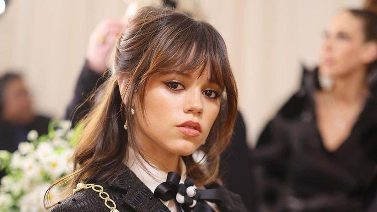 8 Ide Gaya Fashion ala Met Gala Pakai Kemeja Putih dari Kristen Stewart ...