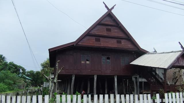Keunikan Rumah Adat Suku Bugis dari Arsitekturnya, Struktur dan Tata ...