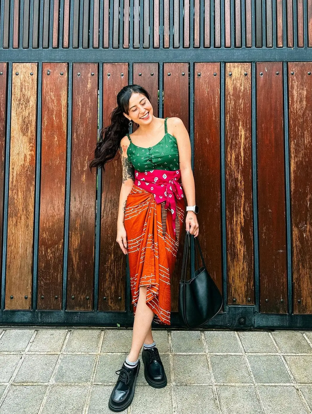 6 Inspirasi OOTD Berkain ala Awkarin, Stylish dan Kekinian! - Photo ...