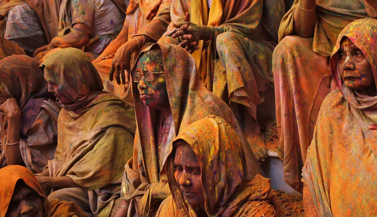 Keceriaan Para Janda India Menari Rayakan Festival Holi - Foto Liputan6.com