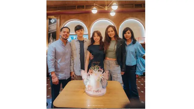 6 Potret London Abigail Ultah ke-14, Wulan Guritno dan Adilla Dimitri ...