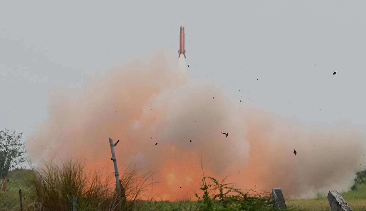 AS dan Filipina Latihan Tembak Kapal Musuh di Laut China Selatan - Foto ...