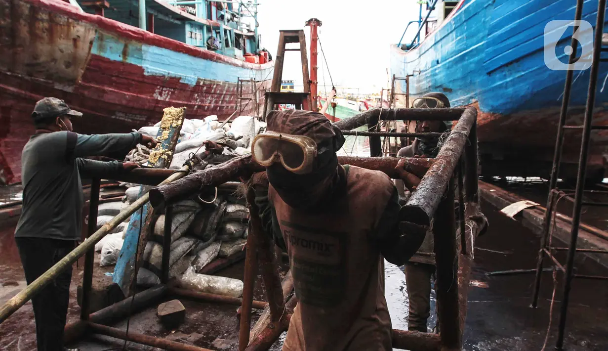 FOTO: Mengintip Perbaikan Kapal Nelayan di Masa Pandemi COVID-19 - Foto ...