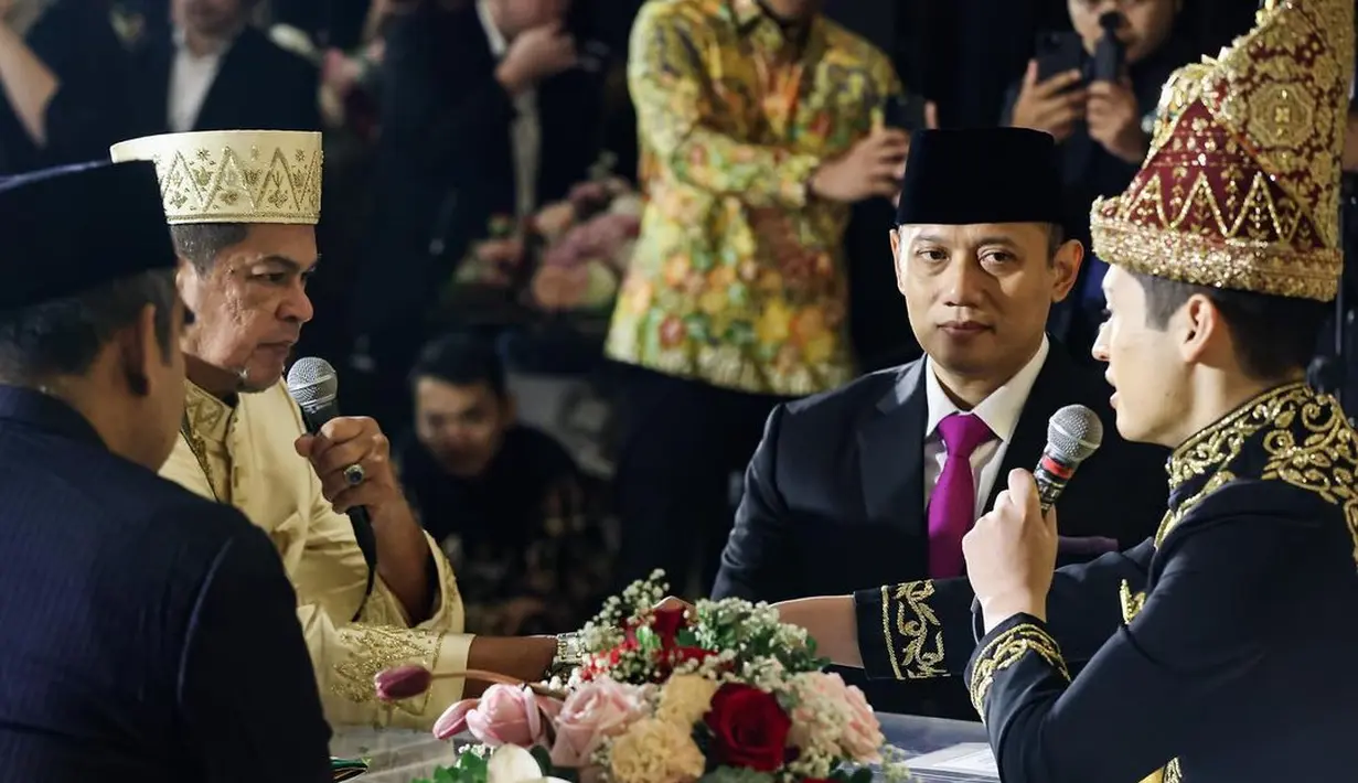 6 Gaya Elegan Annisa Pohan Kenakan Songket Pintu Aceh saat Dampingi AHY jadi Saksi di Akad Nikah ...