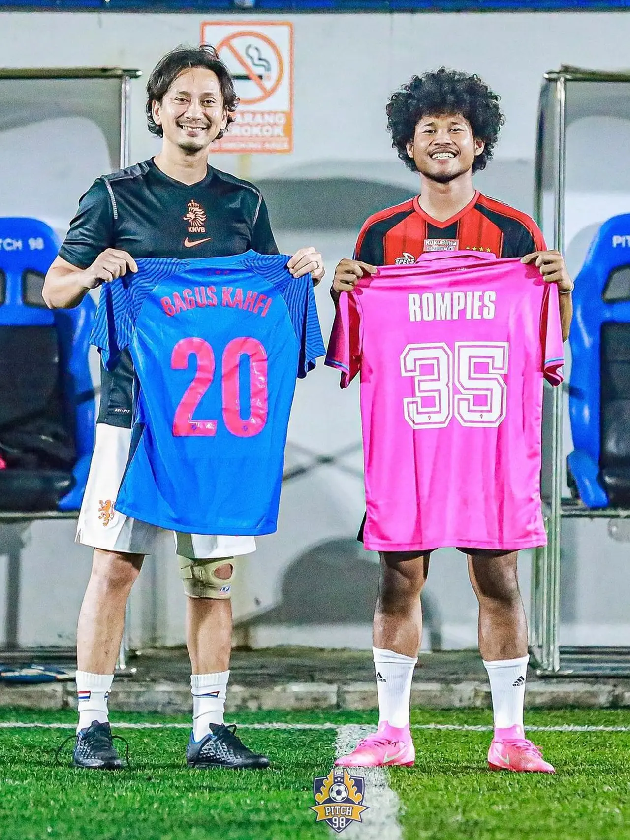 6 Pesona Vincent Rompies dalam Balutan Outfit Olahraga, Terlihat Maco ...