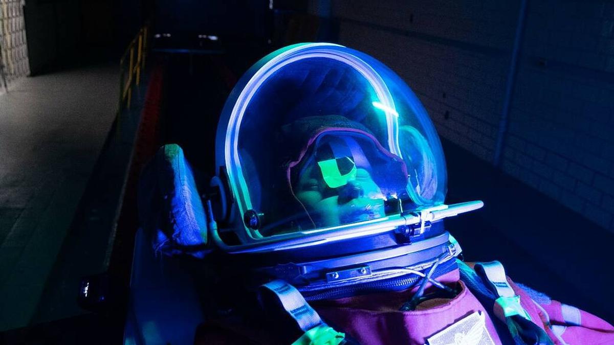 Profil Chris Hadfield Astronaut yang Bernyanyi di Luar Angkasa