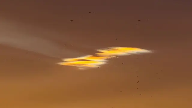 Fenomena Indah Awan Langka Berwarna Seperti Pelangi Muncul di Langit ...