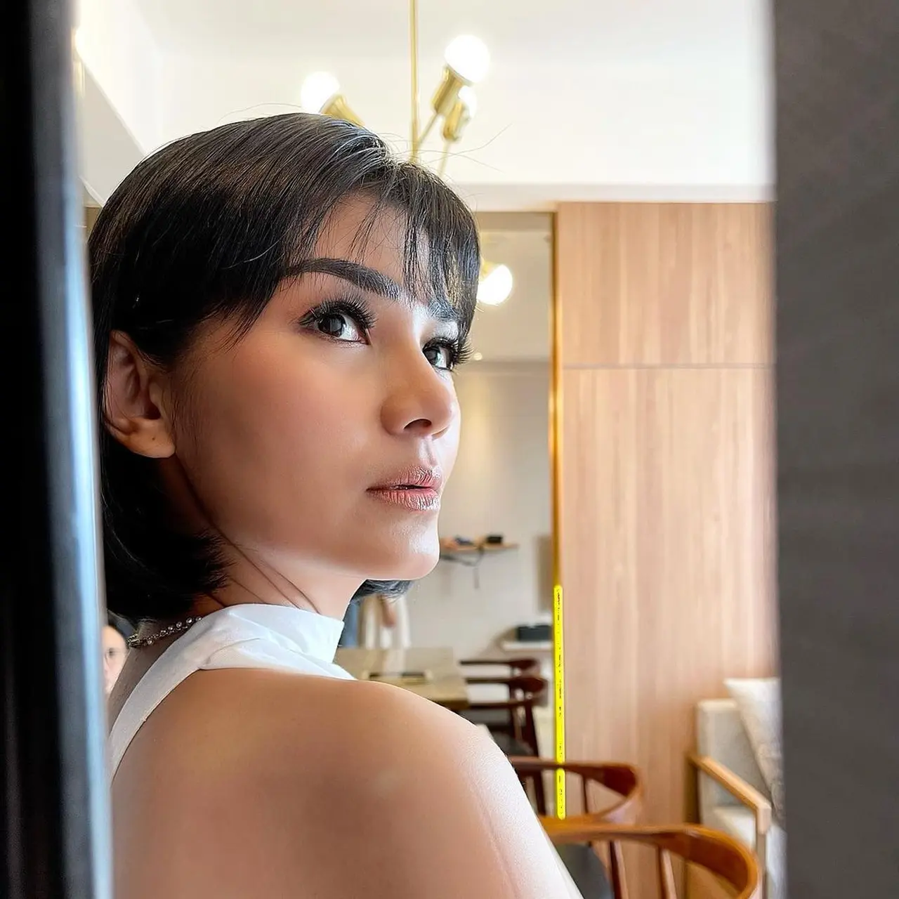 6 Potret Terbaru Intan RJ dengan Rambut Berponi, Awet Muda di Usia 37 ...