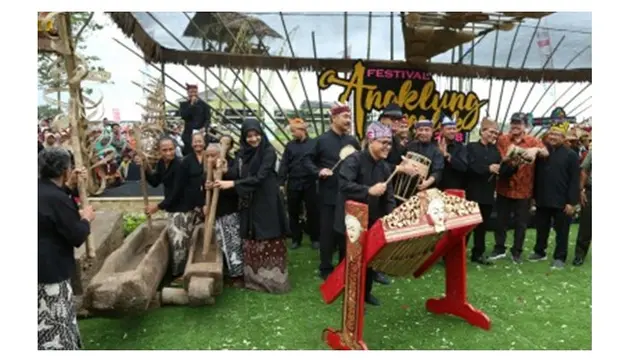 5 Tradisi Unik Suku Osing Banyuwangi yang Masih Dilestarikan - Surabaya ...