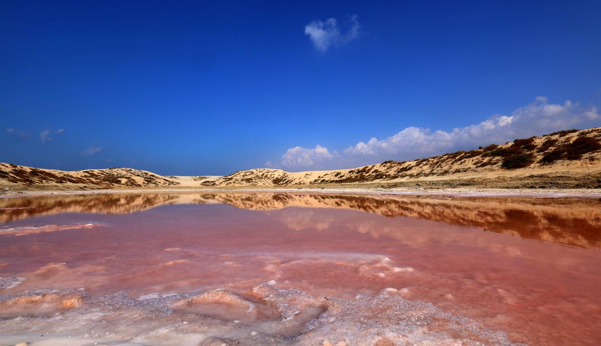 FOTO: Penampakan Danau Merah Muda di UEA yang Viral - Foto Liputan6.com