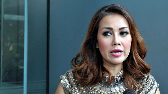 Pernikahan Artis-artis Ini Berakhir Hanya Melalui Pesan Singkat ...