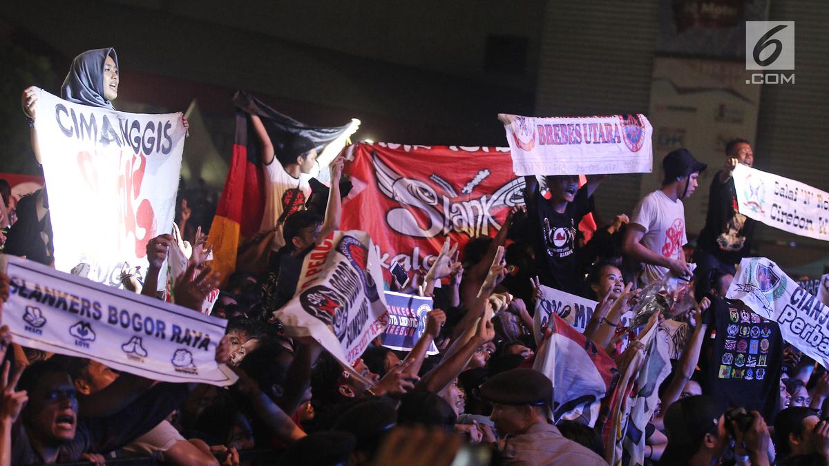 PHOTO: Konser HUT ke-34 Slank Disesaki Slankers Seluruh Indonesia ...