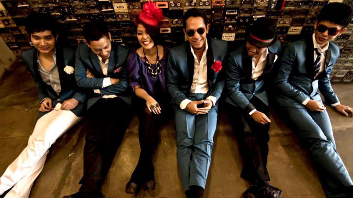 Sekarang Maliq & d'Essentials Band Cowok