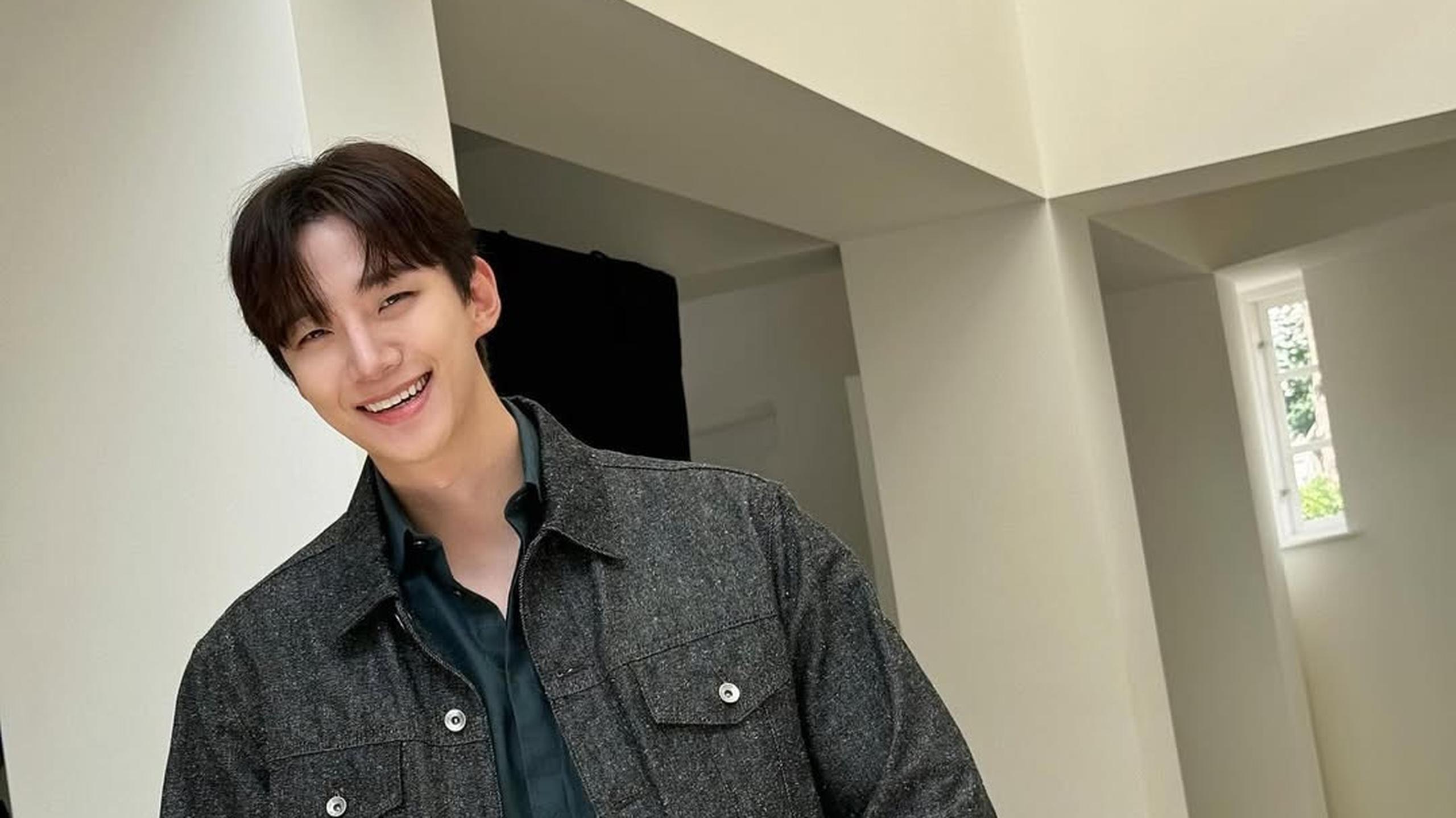 Lee Junho Tinggalkan JYP Entertainment yang 17 Tahun Menaunginya