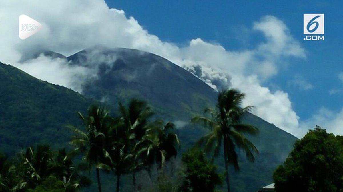 VIDEO: Gunung Gamalama di Maluku Utara Erupsi