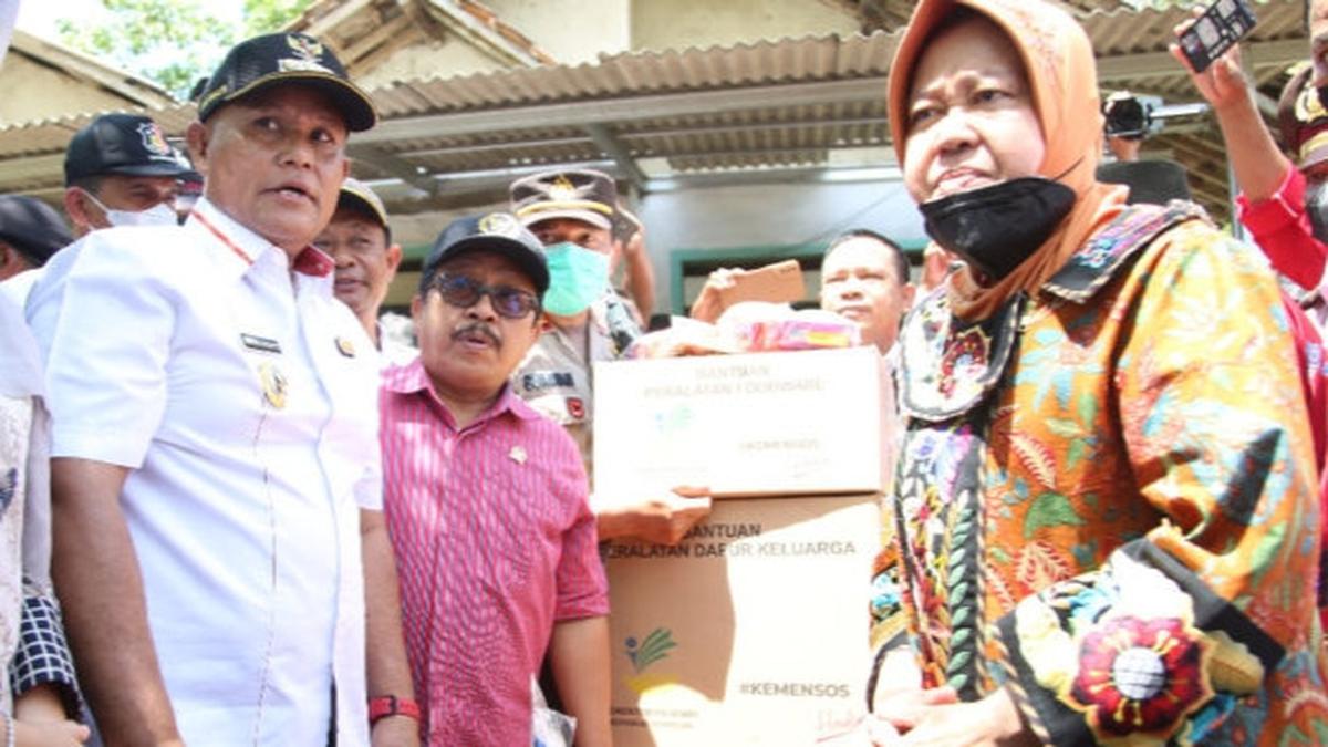 Menteri Risma Berikan Bantuan Korban Banjir di Lampung Selatan ...
