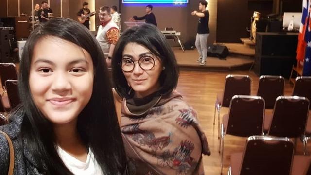 6 Potret Kebersamaan Tamara Geraldine dan Putrinya, Kompak Banget - Hot ...