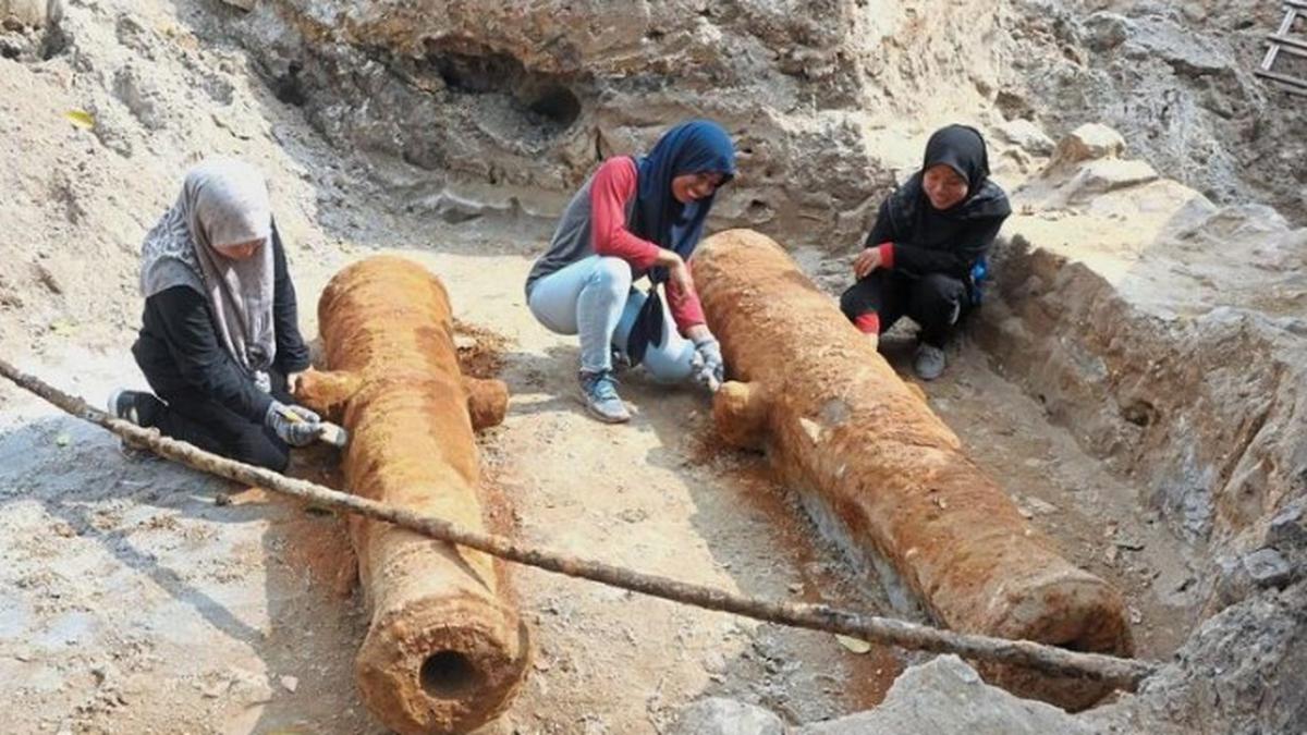 Arkeolog Temukan Meriam Kembar Berusia 200 Tahun di Malaysia - Global ...