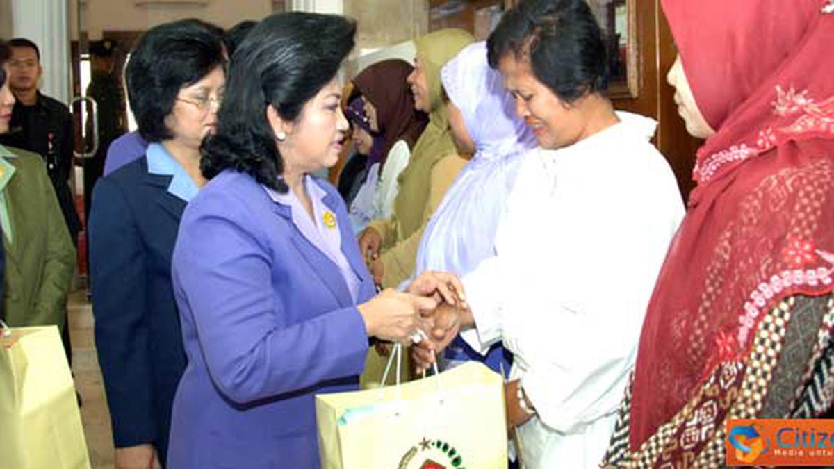 Dharma Pertiwi Ziarah di TMP Kalibata - Foto Liputan6.com