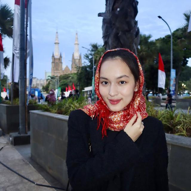 6 Potret Shanna Shannon Pertama Kali ke Masjid Istiqlal, Ikut Bukber ...