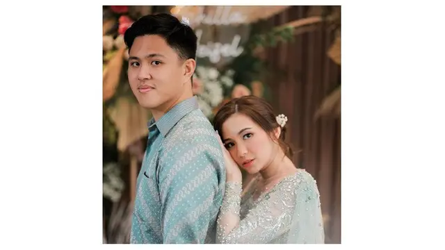 7 Potret Ashilla Zee Eks Blink Dilamar Kekasih, Penuh Haru Bahagia ...