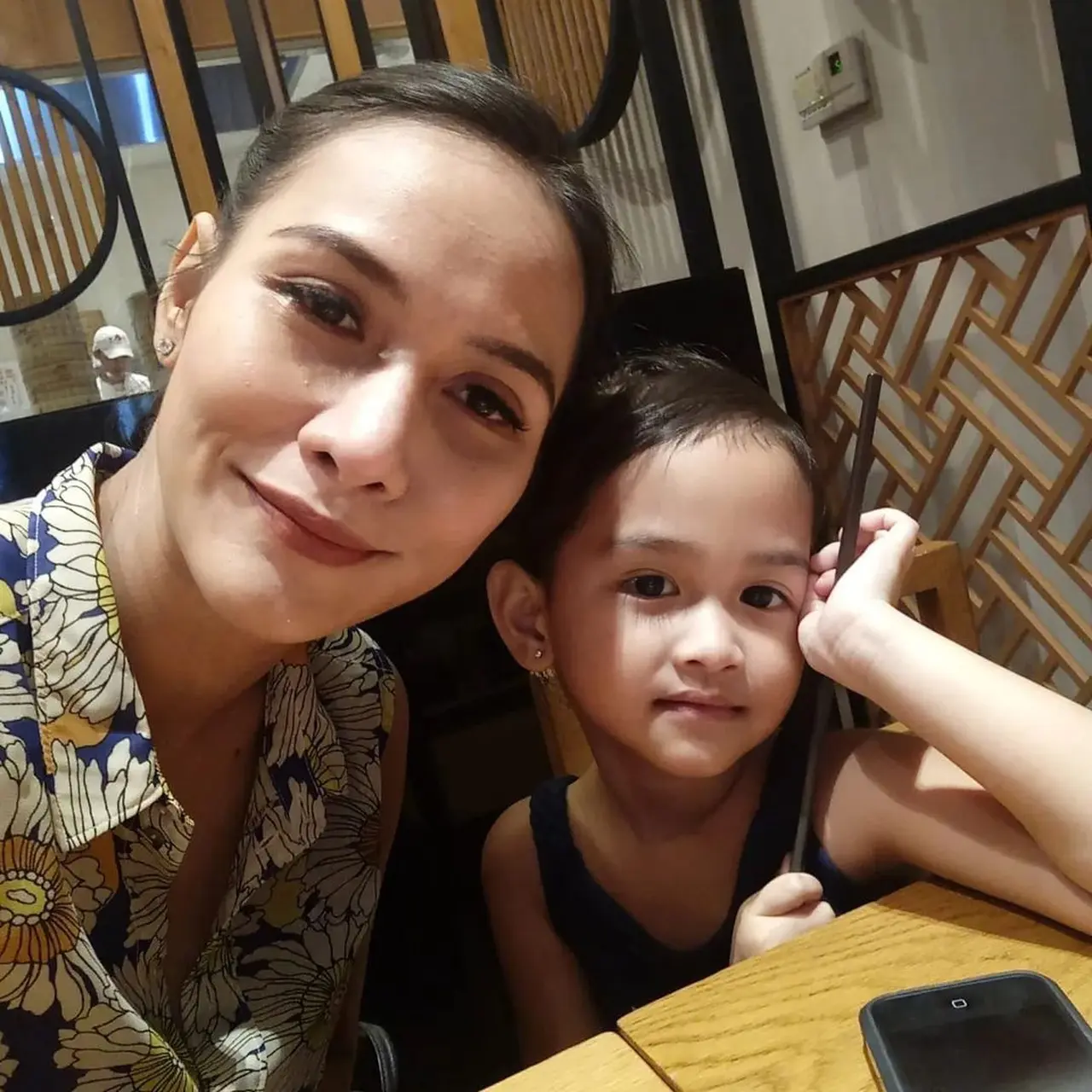 6 Potret Kebersamaan Wenny Ariani dan Kekey, Penuh Kehangatan Sedari Dulu - Hot Liputan6.com