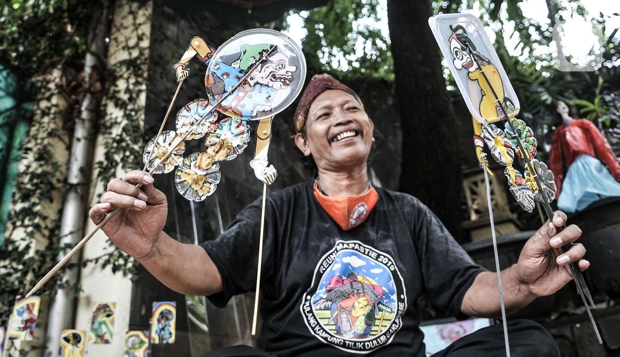 FOTO: Perjuangan Seniman Wayang Uwuh Bertahan di Tengah Pandemi COVID ...