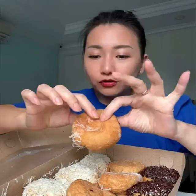 Dituduh Pinkan Mambo Matikan Rezeki, Food Vlogger Nanakoot Ulas Donat ...