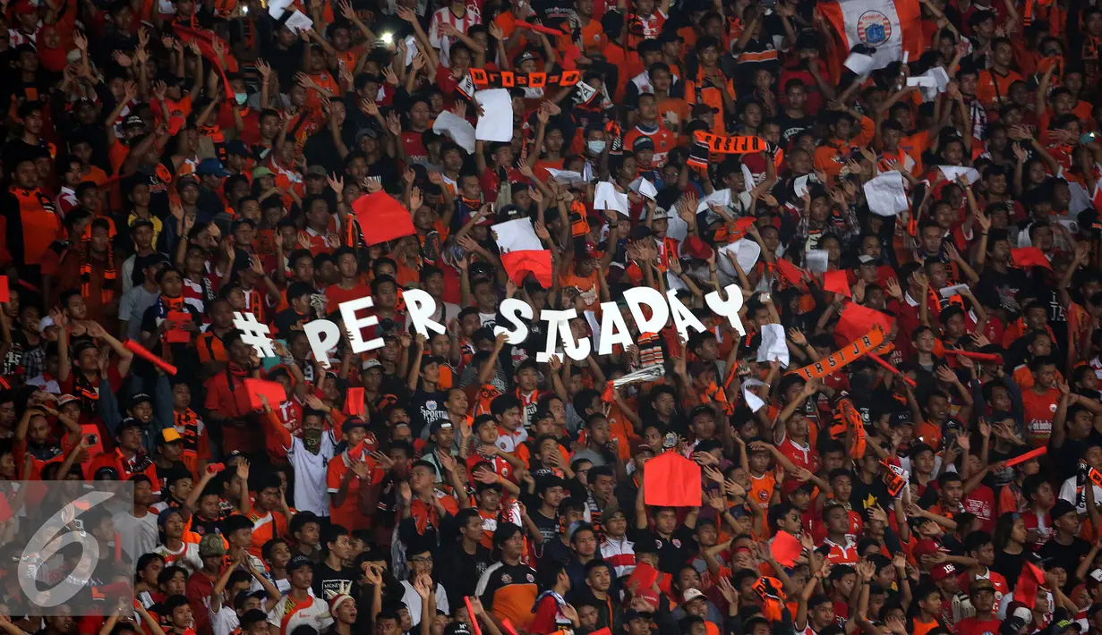 Tangis dan Suar Warnai Kemeriahan Laga Persija Kontra Persela - Foto ...