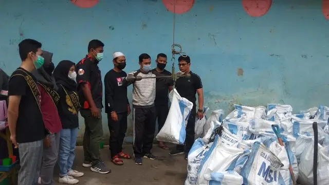 Cerita Akhir Pekan, Aksi Bersih Sungai Babura Medan Hasilkan 1 Ton Sampah - Regional Liputan6.com