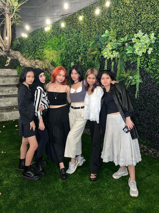 6 Momen Ulang Tahun Mima Shafa Anak Mona Ratuliu yang ke-19 Tahun, Curi ...