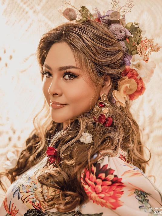 7 Potret Terbaru Audy Item Turun Berat Badan, Gaya Makeup dan Baju ...