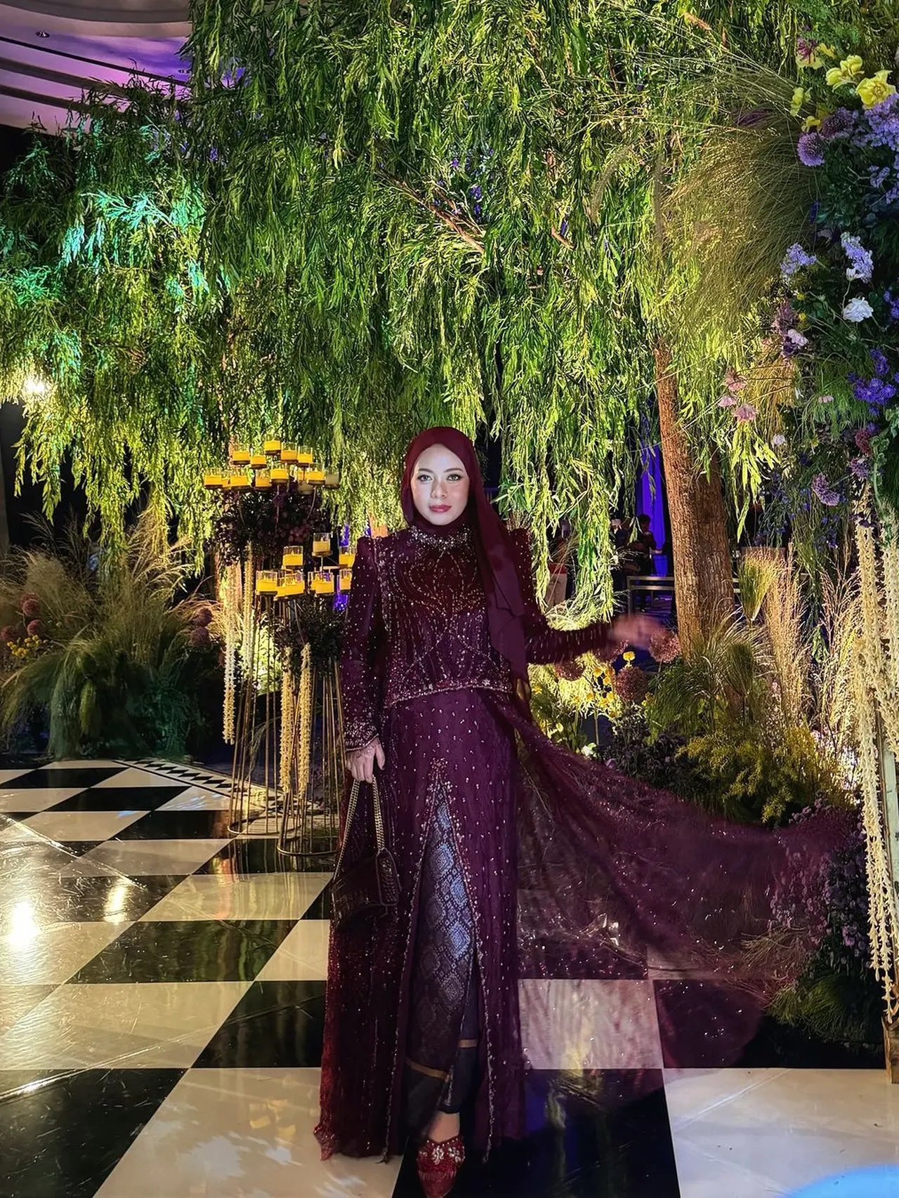 4 Ide Kebaya Brokat Sederhana ala Figur Publik, Tampil Elegan Tanpa ...