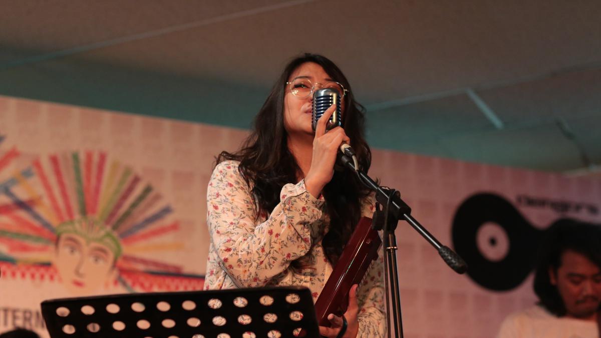 Danilla Riyadi Bawakan Album Telisik di Java Jazz Festival 2017 ...