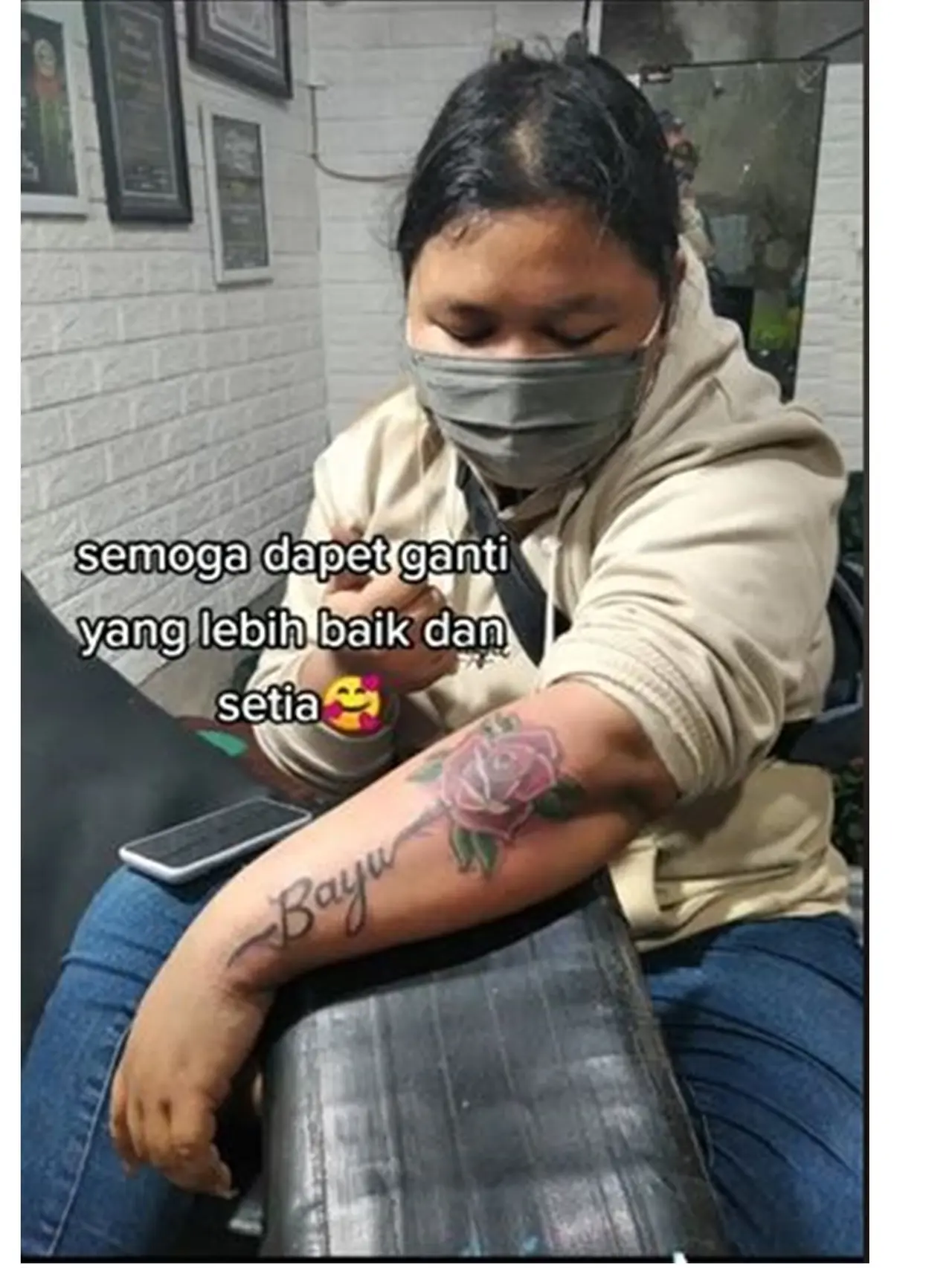 Baru Bikin Tato Nama Pacar di Tangan, Wanita Ini Malah Mendadak Diputusin