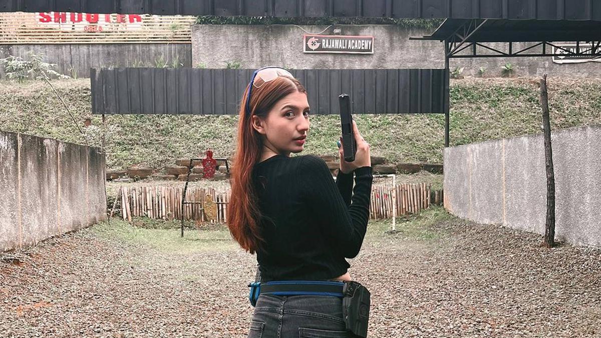 Potret Cassandra Lee Ngedate Bareng Kekasih Sambil Latihan Menembak ...