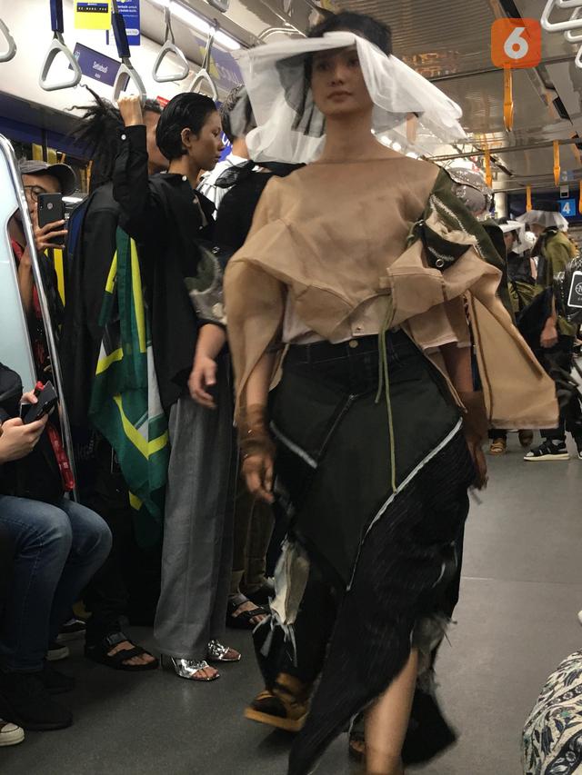 Fashion Rocks 2020, Koleksi 3 Desainer Indonesia di MRT Jakarta ...