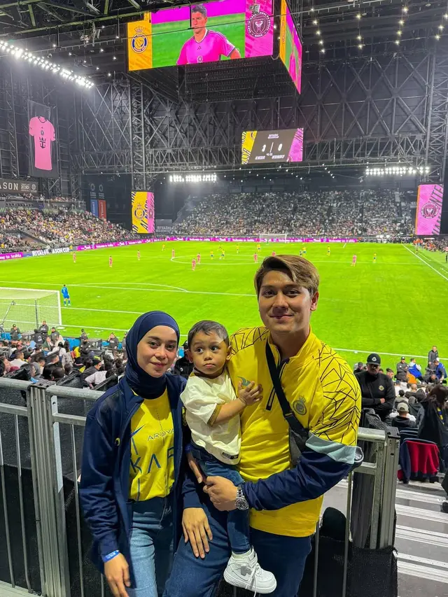 7 Potret Lesti Kejora Temani Rizky Billar Nonton Sepak Bola di Berbagai Negara - Hot Liputan6.com