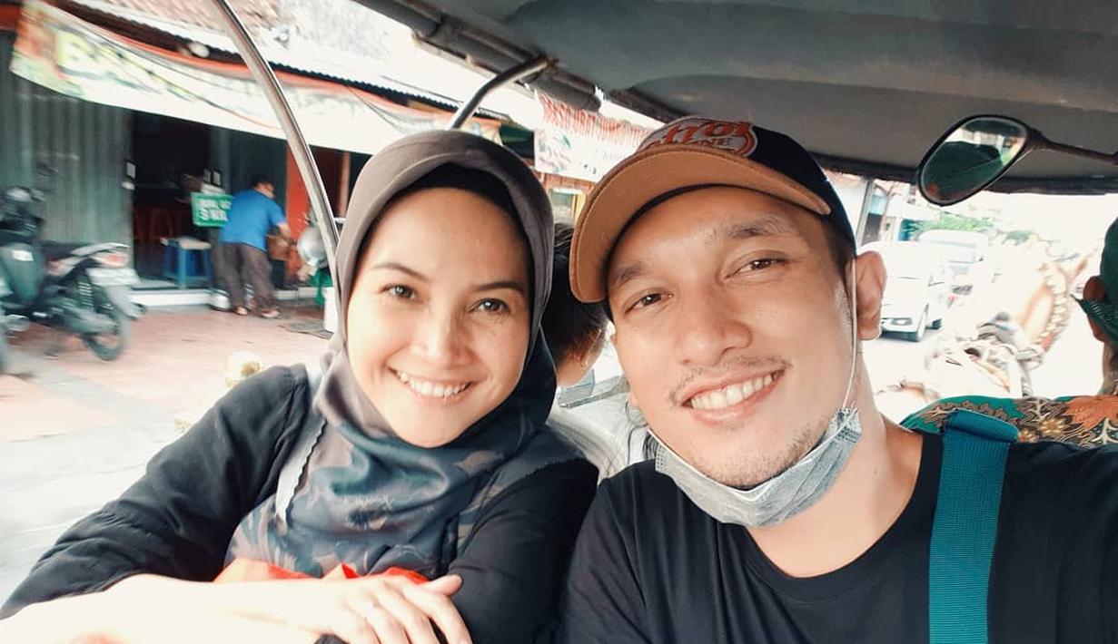 10 Potret Mesra Giovanni Tobing dan Istri 11 Tahun Nikah - Photo Fimela.com