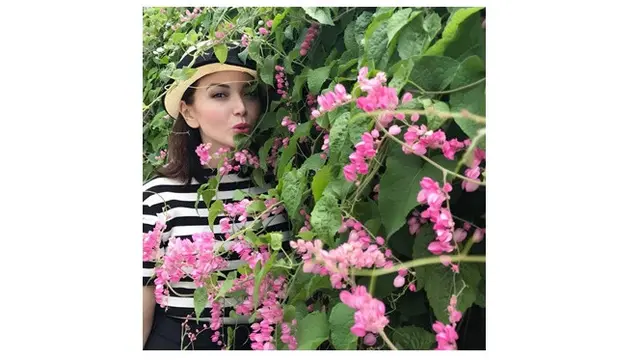 Potret Cantik Adik Ipar Ajun Perwira, Ravelra Supit Istri Aktor Umar ...