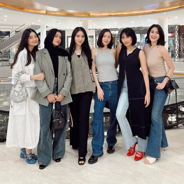 6 Potret Pesonil Eks Girl Band Princess Kumpul Bareng, Bawa Momongan ...