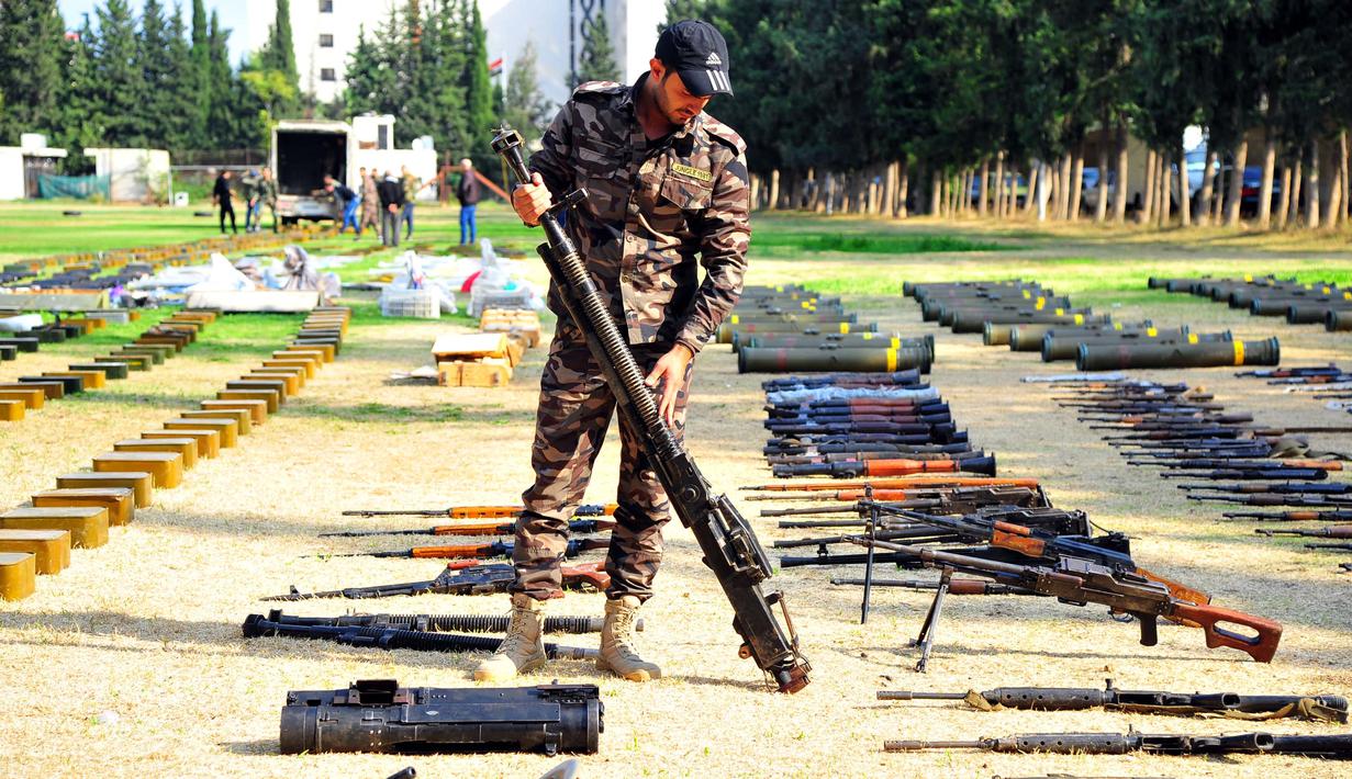 FOTO: Tentara Suriah Sita Senjata dan Amunisi dari Pemberontak - Foto ...