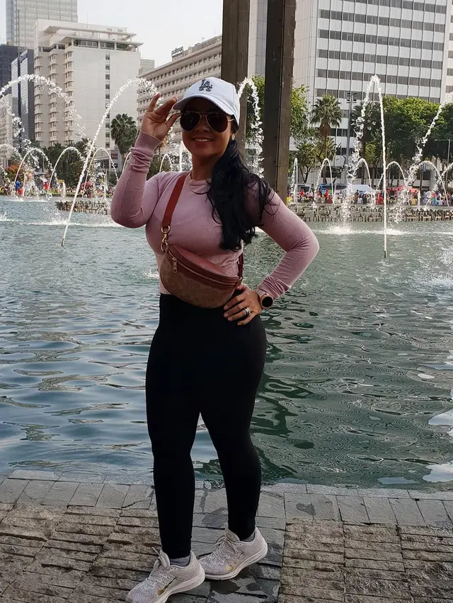 6 Pesona Sapna Husen, Ibunda Steffi Zamora yang Awet Muda - Hot ...