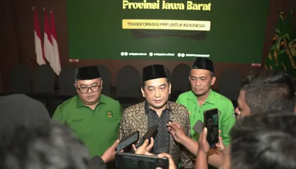 Iring-Iringan Ojol Antar Jenazah Affan Kurniawan yang Tewas Ditabrak ...