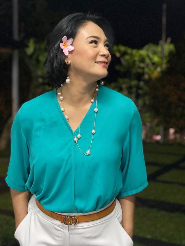 6 Potret Terbaru Dian Nitami di Usia 50 Tahun, Tetap Awet Muda - Hot ...