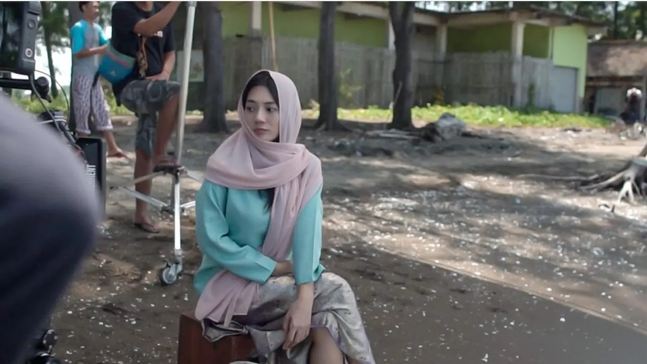 10 Potret Terbaru Berlliana Lovell Kini Mualaf, Gaya Pakai Hijab Bikin Pangling - Hot Liputan6.com