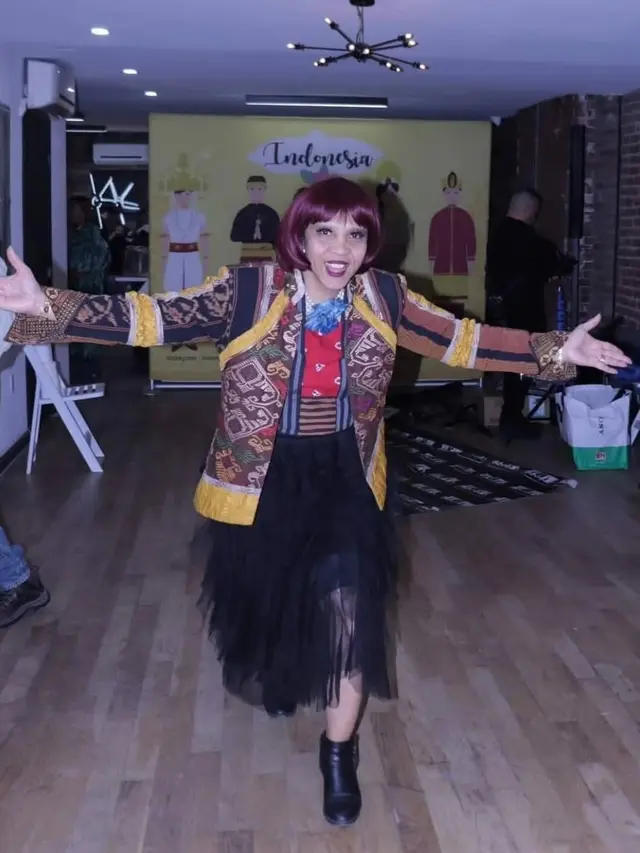 Cerita Vanny Tousignant 3 Kali Bawa Desainer Indonesia ke Italia, Kali ...